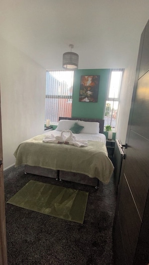 2 quartos, ferros/tábuas de passar roupa, Wi-Fi de cortesia