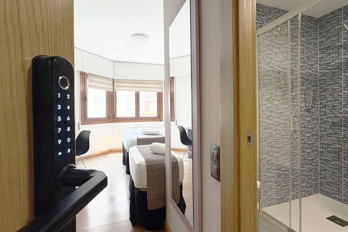Quarto standard, para não fumantes, vista para a cidade | Wi-Fi de cortesia
