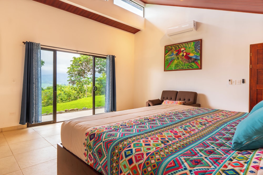 Welcoming 3-bedroom house with amazing valley views - Barú | Vrbo