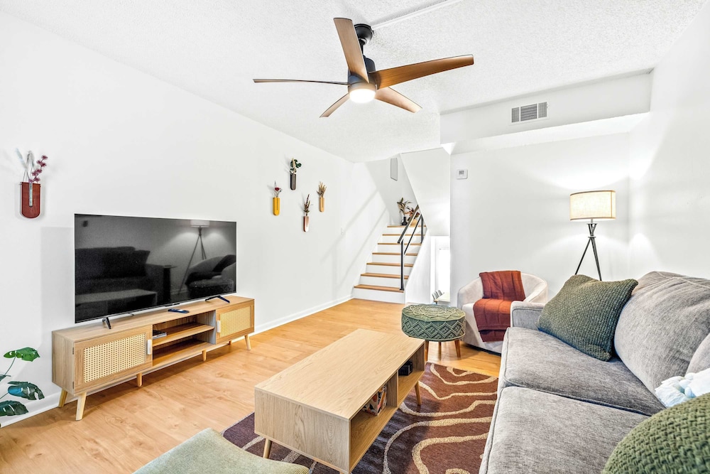 The Capri Villa Stay For 6 - Tampa, FL