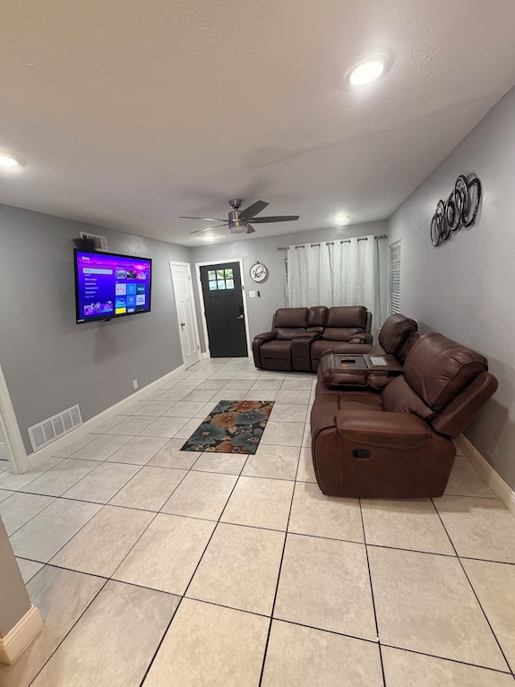 Large 6br Fort Worth Home Sleeps 10+ Family & Group Friendly - Arlington, TX