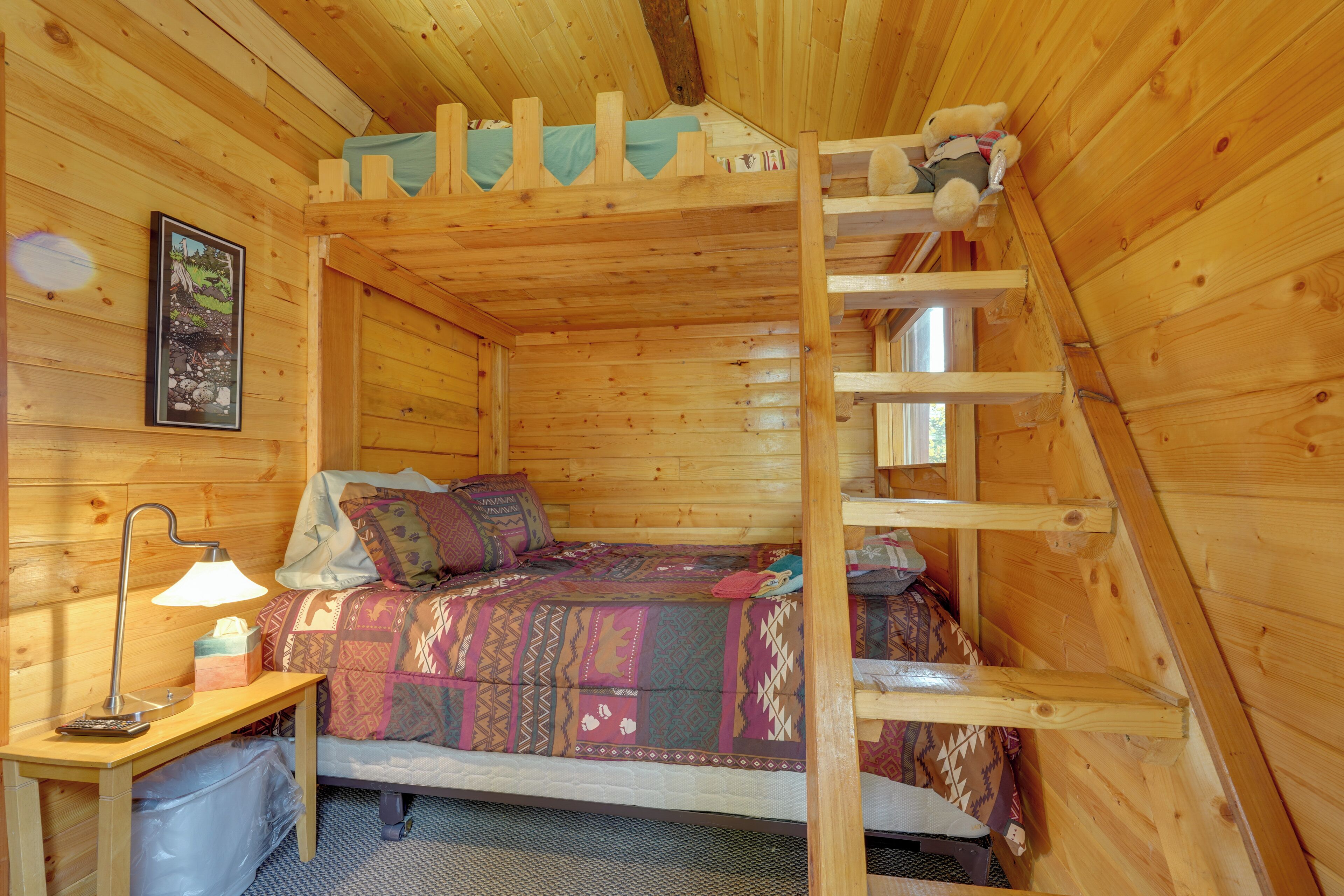 Lakefront Bliss! Ultimate Soldotna Retreat W/ Deck - Soldotna, AK