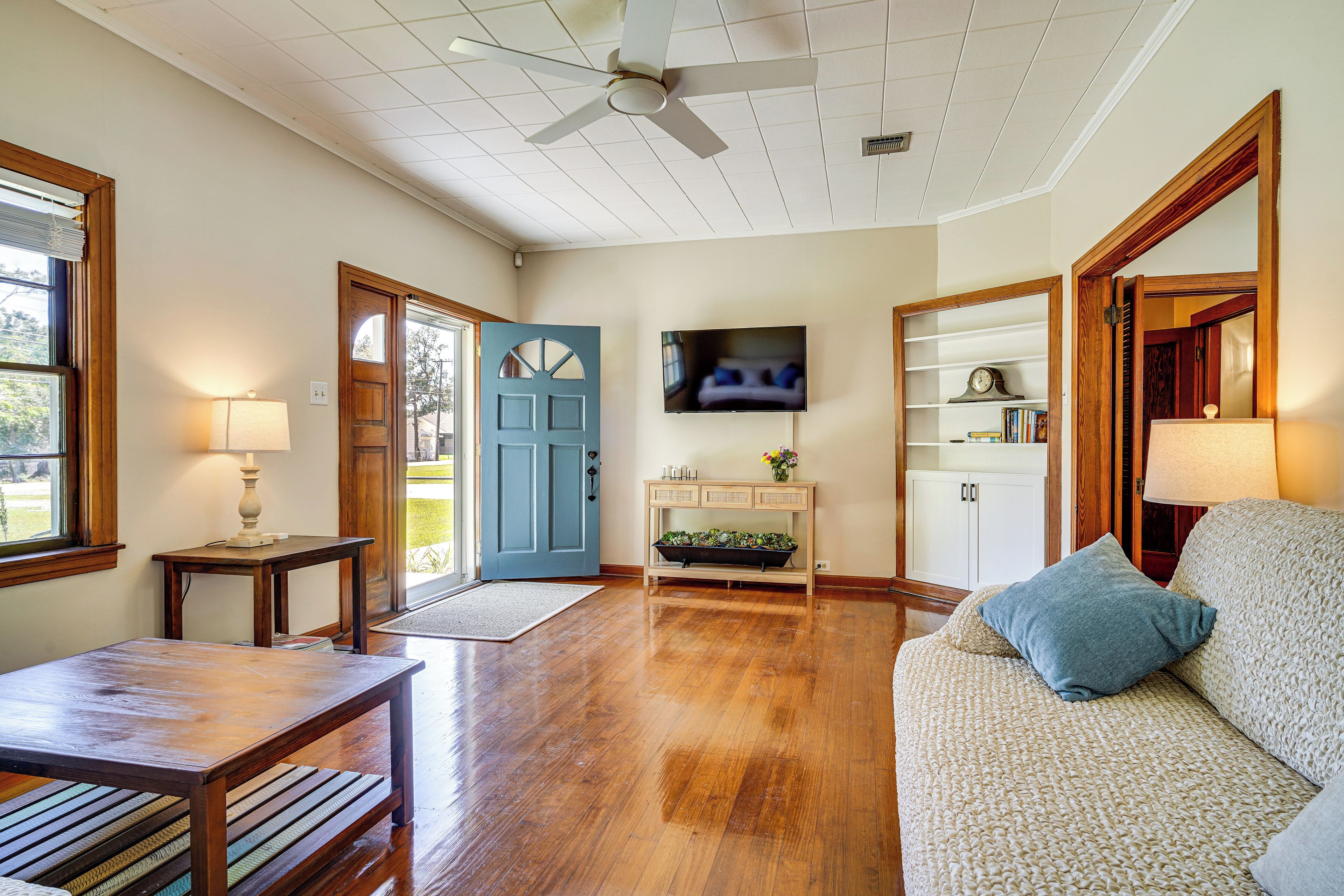 Peaceful Patio & Sunroom: Baldwin Retreat - Cypress Bayou Casino Hotel