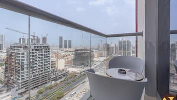 Apartamento de Luxo, varanda, Vista para a cidade | Ferro/tábua de engomar, berços/camas para crianças, Wi-fi grátis