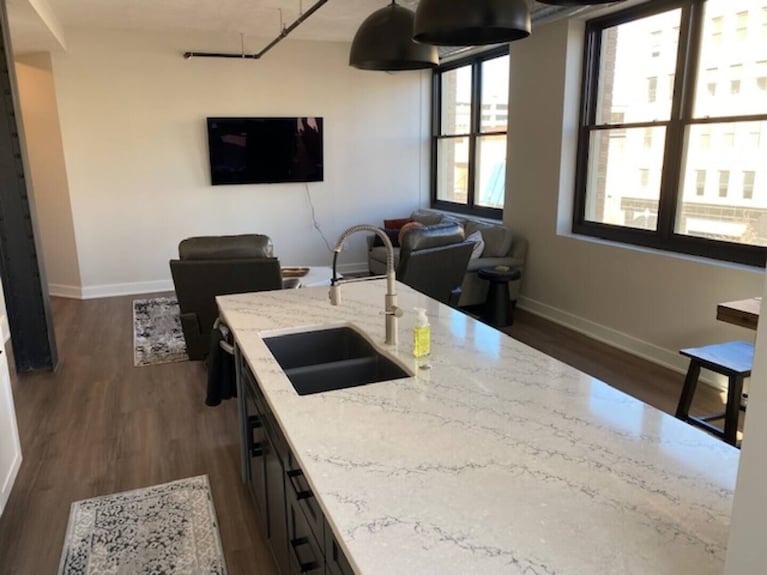 Upscale Condo In Downtown Lincoln - Walking Distance To Memorial Stadium And Pba - Lincoln, NE