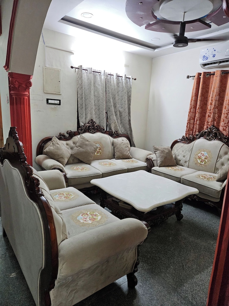 Charming Chennai Home With Modern Amenities - Chennai