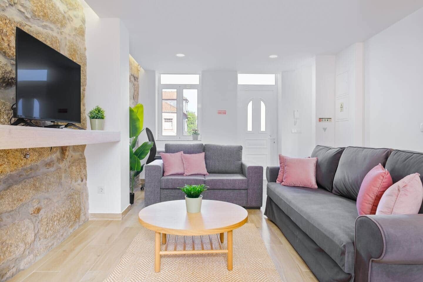 Sunny House With Patio | Walk To Attractions - Vila Nova de Gaia