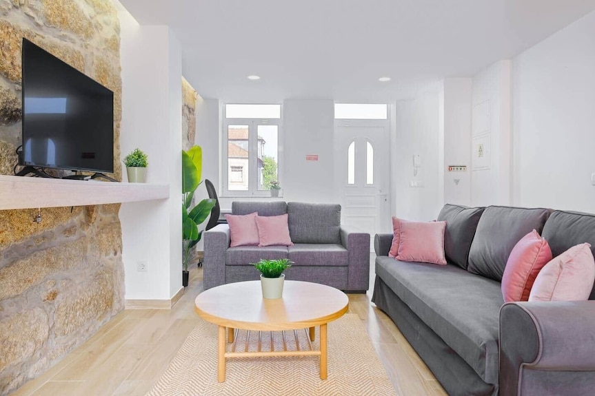 Sunny House With Patio | Walk To Attractions - Vila Nova de Gaia