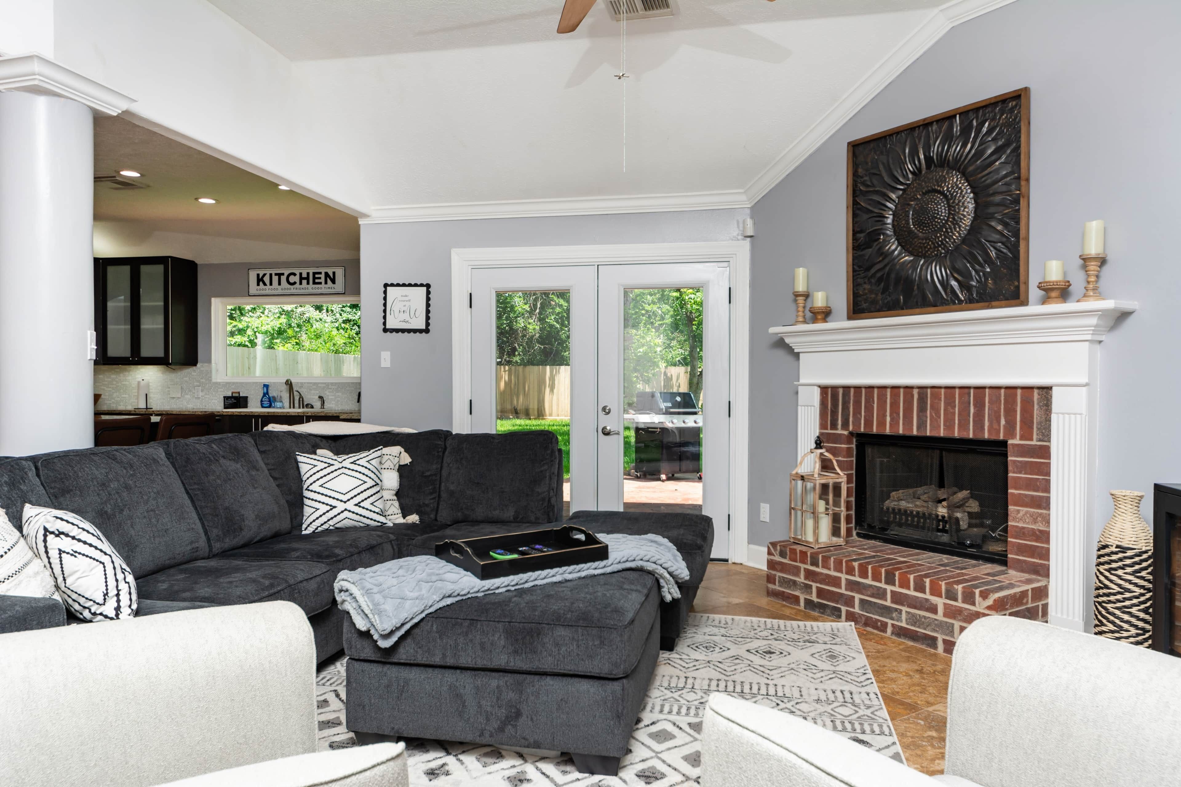 Home In League City, Tx With Firepit & Grill - League City, TX