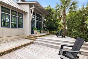 Stylish Cottage with Screen Porch & River Views Reviews, Deals & Photos ...