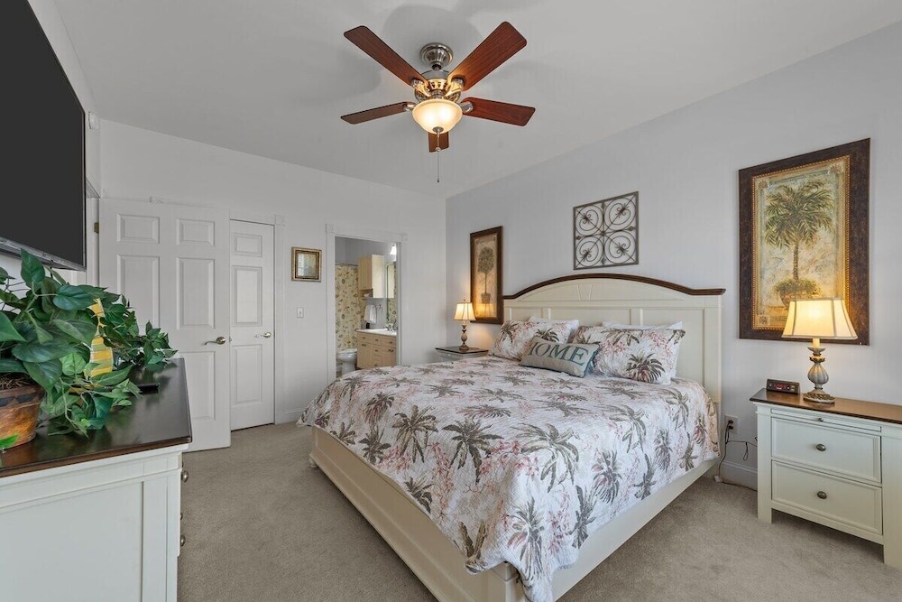 Quiet 2BR Overlooking Lake near Myrtlewood Golf - Plage de Central ...