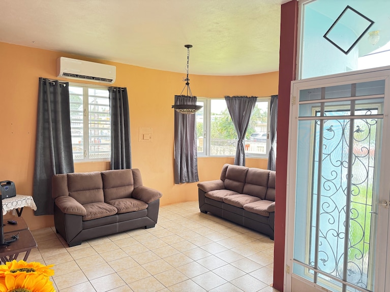 Cozy Rincon Retreat With Classic Amenities, Steps From Beach And Dining. - Rincón