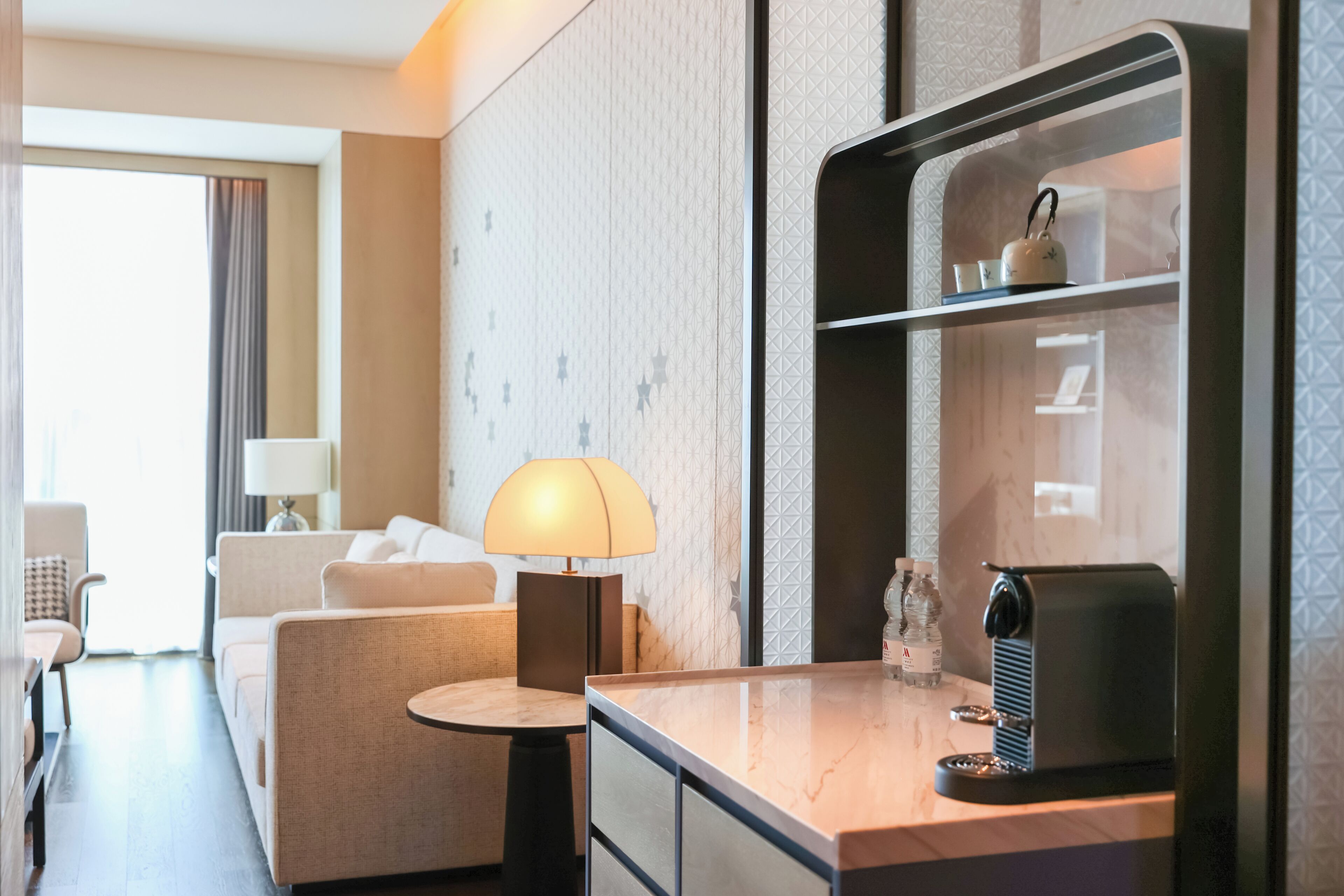 Suite Deluxe, 1 cama king-size, Vista para a cidade | Edredões de penas, minibar, cofre no quarto, secretária 