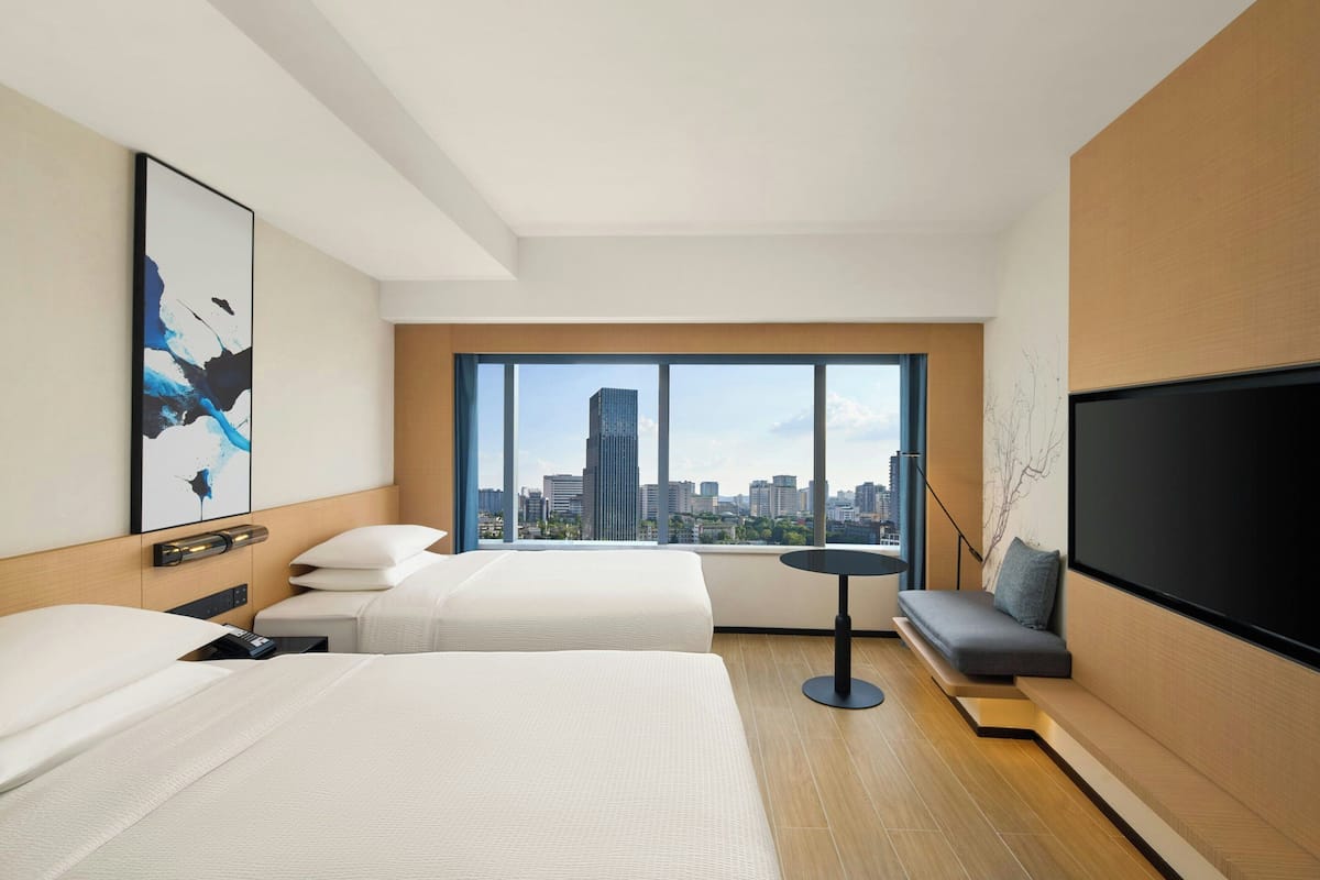 Quarto Superior, 2 camas de casal, Vista para a cidade | Wi-fi grátis