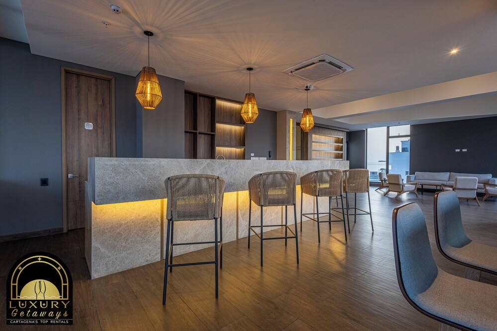 "VIP All-Inclusive Gem I Apt on 18th FL Ocean View I 3min to Walled ...