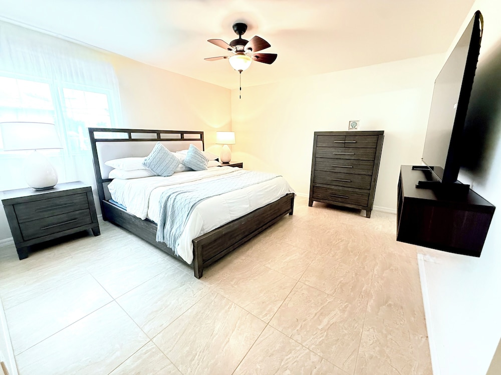Brand New Cape Coral Home Spacious, Modern & Family-Friendly Stay ...