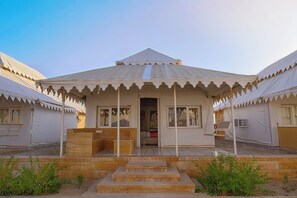 Tenda Deluxe, vista deserto | Lençóis de algodão egípcio, roupa de alta qualidade, edredões de penas 