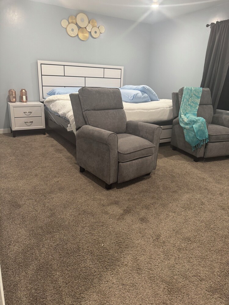 Spacious 6-bedroom house in cool Magna with AC, fitness room - Magna | Vrbo