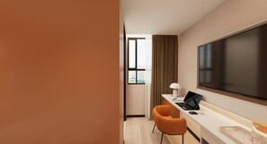 Frigobar (abastecido com itens grátis), escrivaninha