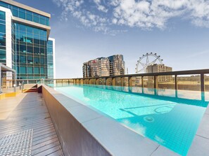 Piscina interior, piscina exterior 