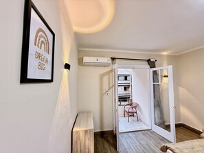 Minibar grátis, secretária 