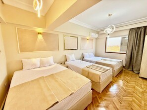 Minibar grátis, secretária 