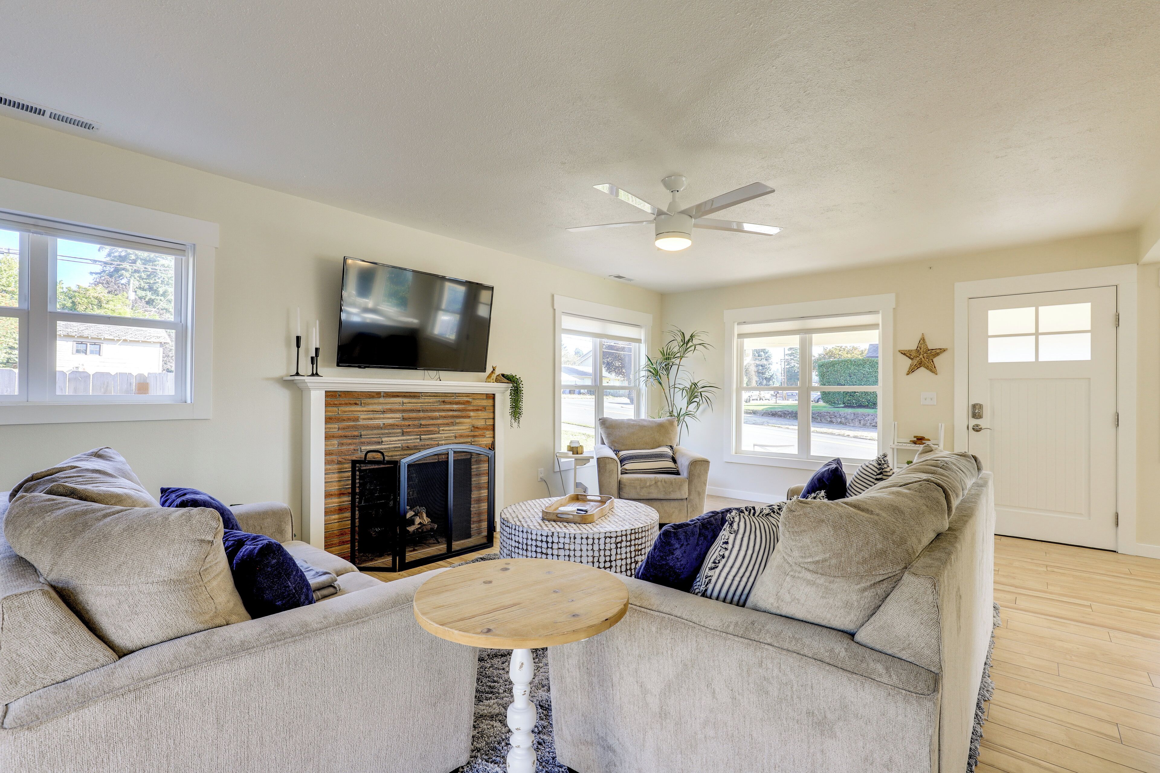 Walk To Dtwn Camas! Updated Home W/ Game Room - Gresham, OR