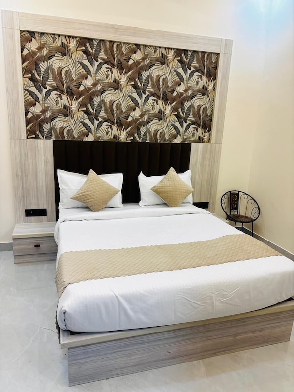 Quarto casal luxo | Lençóis italianos Frette, roupas de cama premium, edredons de pluma