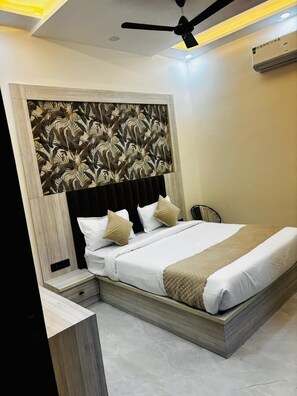 Quarto casal luxo | Lençóis italianos Frette, roupas de cama premium, edredons de pluma