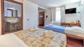 Quarto Triplo | Cortinas/cortinados opacos, Wi-fi grátis