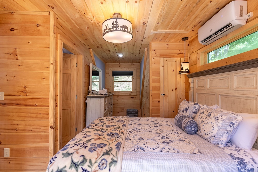 Mamas Mountain Place -custom home, pet friendly, hot tub, large ...