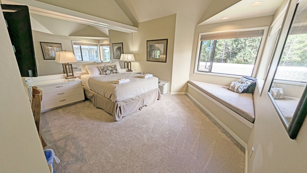 Hotel-style, Queen Bed, Second Floor Condo 424b - 벤드