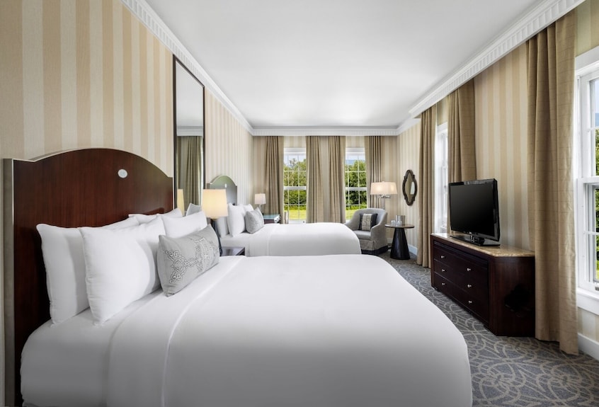 Golf Views, Spa & Art Galleries In A Quiet Mountain Setting - Manchester