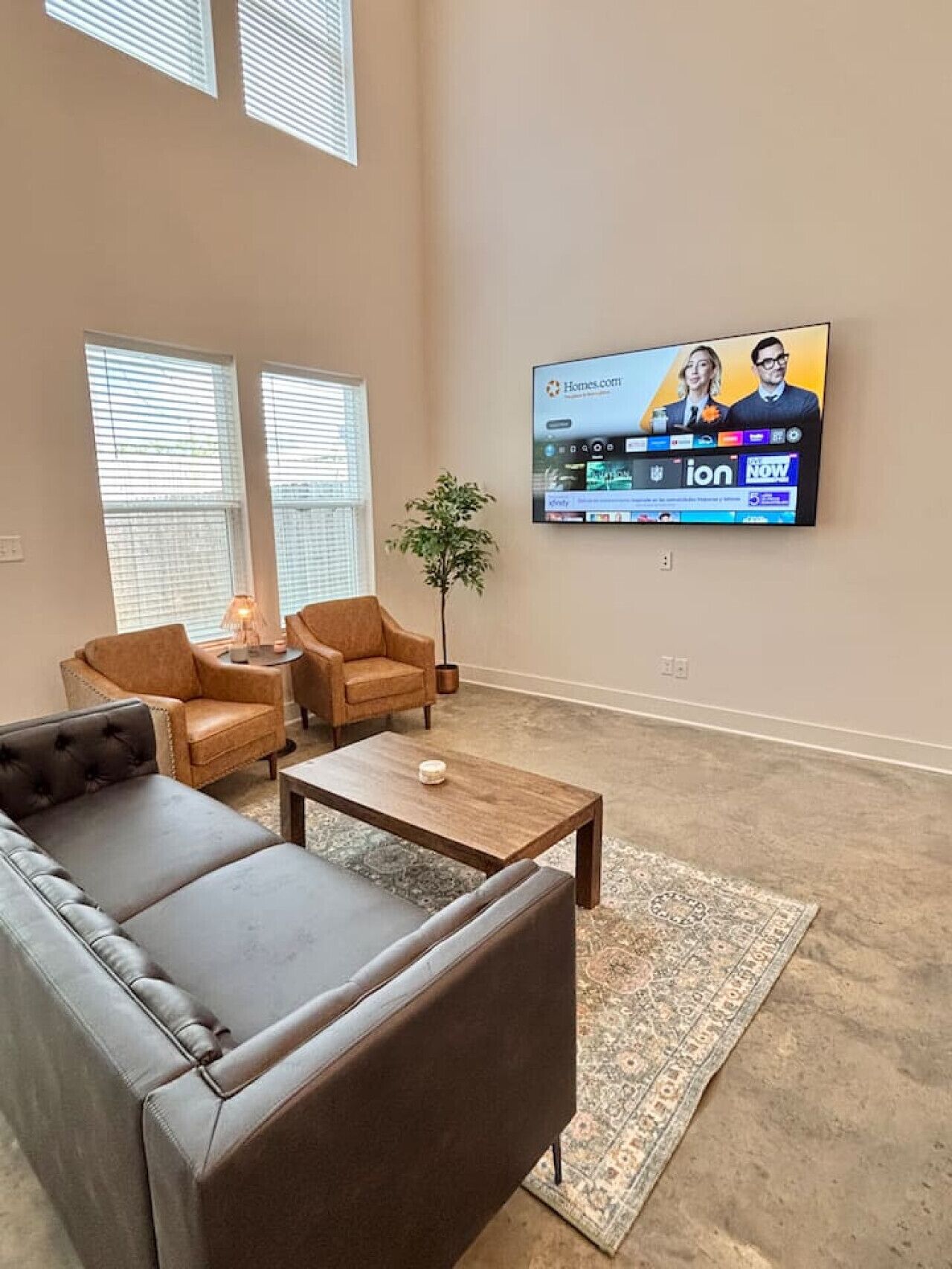 Brass House 85 Tv King Bed Garage Cajun Luxury - Lafayette, LA