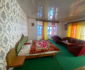 Quarto Clássico com Cama de Casal, 1 quarto, varanda, vista para a montanha | Wi-fi grátis 