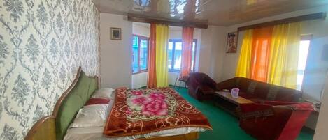 Quarto Clássico com Cama de Casal, varanda, vista para a montanha | Wi-fi grátis