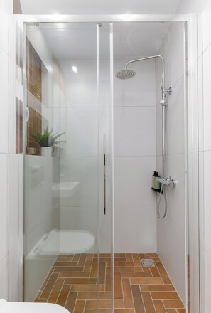 Apartamento, 3 quartos, varanda, Vista para a cidade | Casa de banho