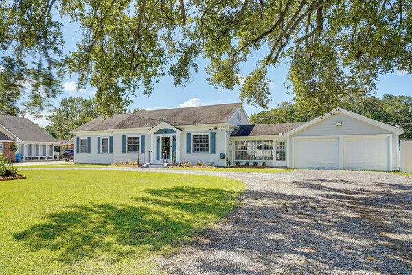 Peaceful Patio, Sunroom: Pet-friendly Baldwin Home - Cypress Bayou Casino Hotel