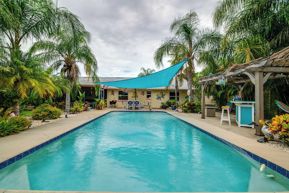 Outdoor Oasis W/ Bar & Lanai: Tavares Escape - Lake Yale, FL