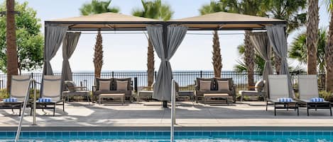 Apartamento em Condomínio Fechado, 3 quartos | Piscina | Piscina interior, uma piscina aquecida