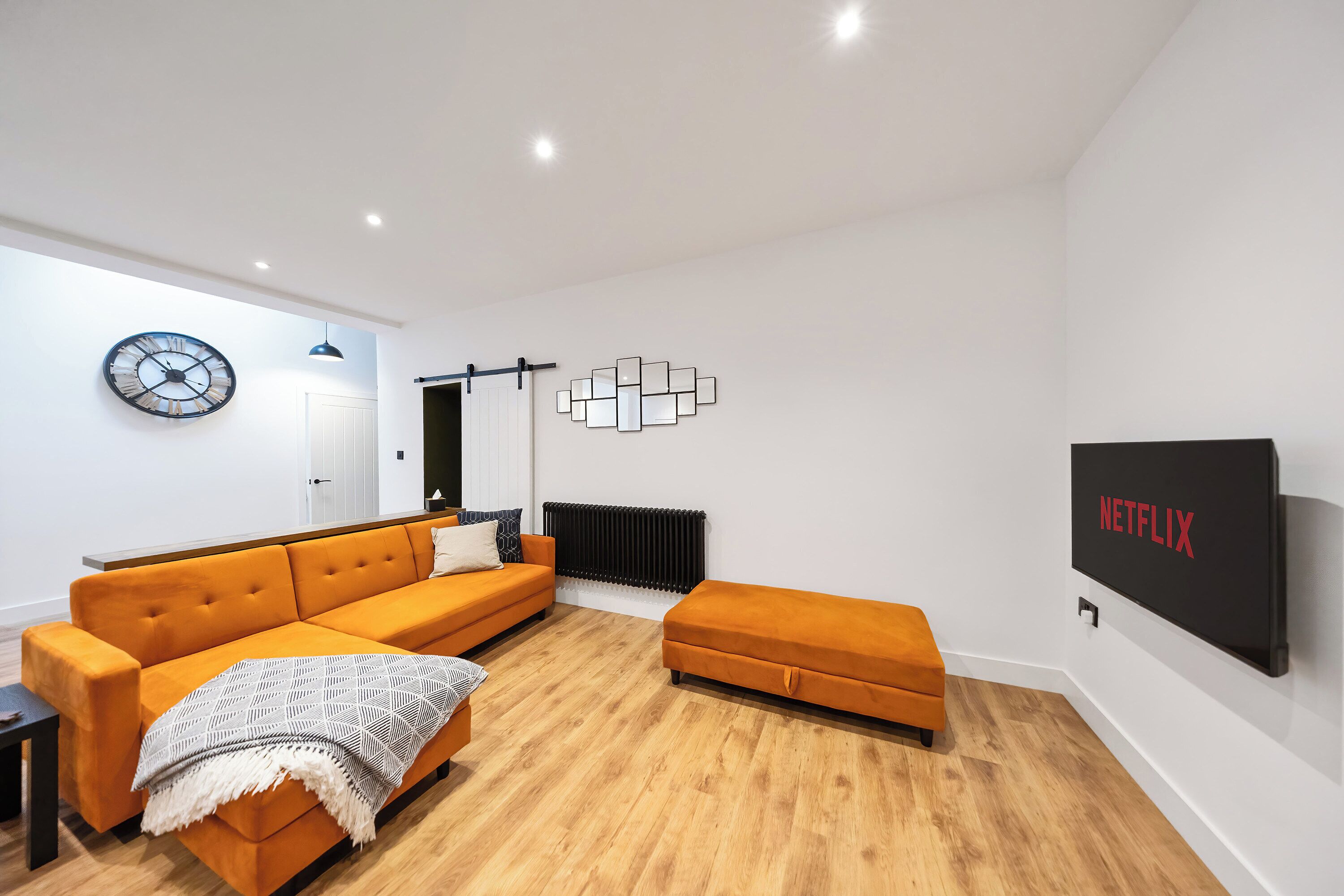 Elevated Escape - 3 Bedroom House With Rooftop Terrace,sauna,hot Tub&cinema Room - Folkestone