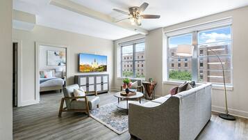 Apartamento Familiar em Condomínio Fechado, 4 quartos | Sala | Smart TV de 50 polegadas com canais digitais, matraquilhos