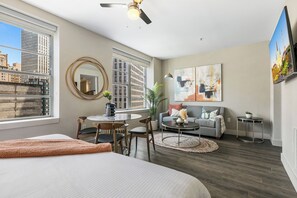 Estúdio Comfort, 1 cama king-size e sofá-cama | Sala de estar | Smart TV de 50 polegadas com canais digitais, matraquilhos 