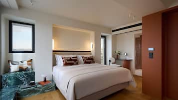 Suíte luxo, vista para a cidade | Frigobar, quartos à prova de som, ferros/tábuas de passar roupa