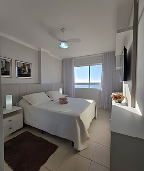 Apartamento | Cortinas blackout, ferros/tábuas de passar roupa, Wi-Fi de cortesia