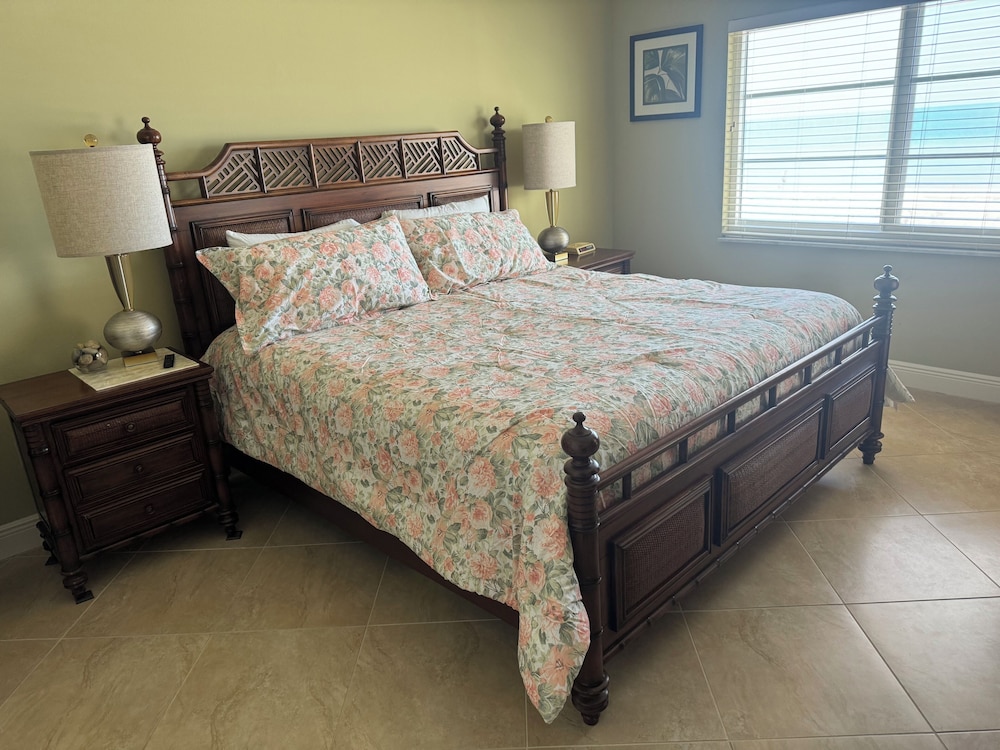Beachfront 2-bedroom condo with swimming pool and beautiful courtyard ...
