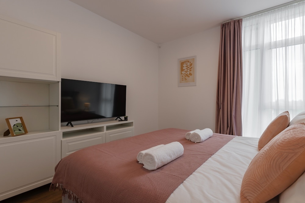 Modern apartment with balcony, private parking and fast Wi-Fi ...