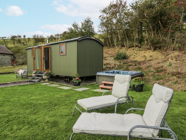 Brondel Luxury Shepherd's Hut - Ceredigion