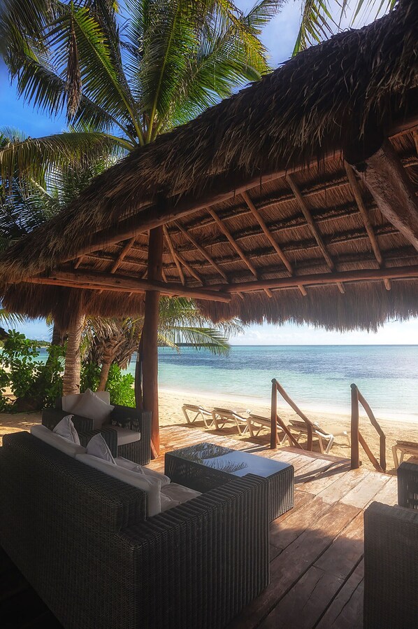 Moonstar: 5BR Beachfront Villa with swimming pool and AC throughout ...