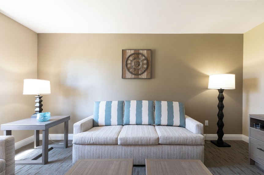 Your Getaway To California | 4 Units | Pool | Free Parking - Indio, CA